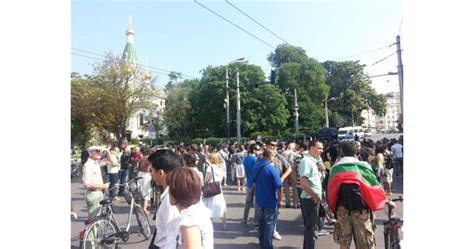 Протестиращи искат депутатите да подадат оставки