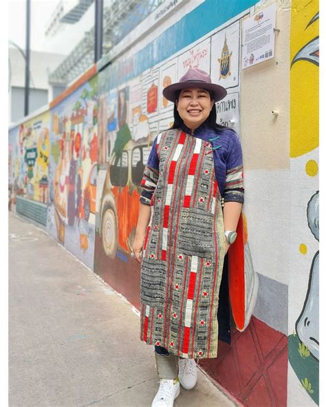 เสื้อคอจีน ผ้าใยกัญชงทอมือเขียนเที ยน จิกมือลูกเต๋า ทรงเสื้อตัวยาว แบบอ๋าวหย่ายของเวียดนาม ค่ะ