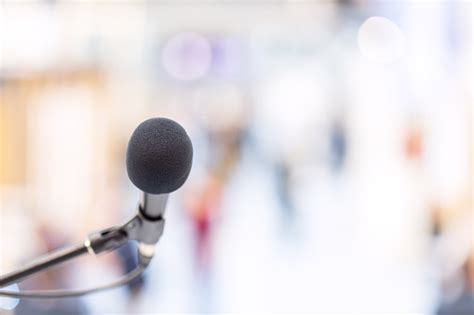 복사 공간이 있는 초점이 맞춰진 마이크 대중 연설 또는 관계 개념 Publicity Event에 대한 스톡 사진 및 기타 이미지 Publicity Event 교습