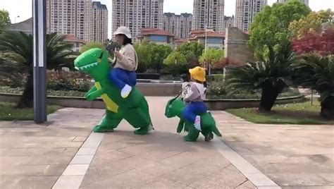 ชุดขี่ไดโนเสาร์เด็ก ชุดไดโนเสาร์เป่าลมสำหรับเด็ก ไดโนเสาร์ ชุดไดโนเสาร์ Dinosaurs Costume ชุด