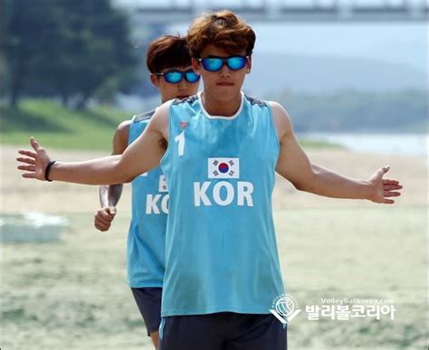 비치발리볼 훈련 중인 김선곤과 박지훈