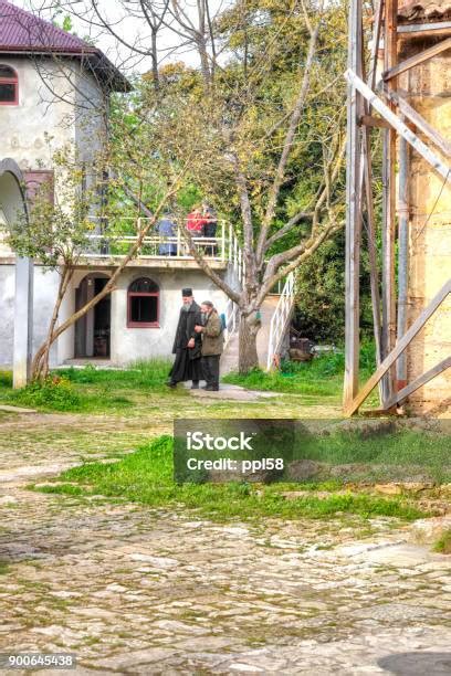 Abhazia입니다 성소의 Dormition의 인접 한 영토 사원에 우리의 숙 녀 Lykhny 마을에 0명에 대한 스톡 사진 및 기타 이미지 Istock