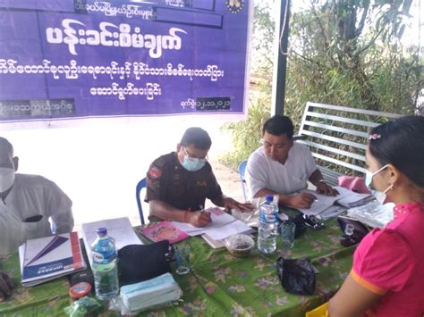 ဝါးခယ်မမြို့နယ် ကျေးရွာအုပ်စု ၄ အုပ်စုတွင် ပန်းခင်းစီမံချက်ဖြင့် နိုင်ငံသားစိစစ်ရေး ကတ်ပြားများ