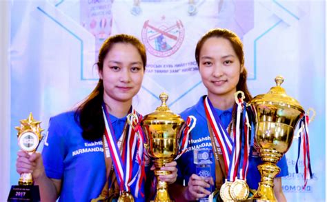 Н Мөнхшүр Н Энхшүр нар Гиннессийн номд албан ёсоор бүртгэгдсэн сертификатаа гардав