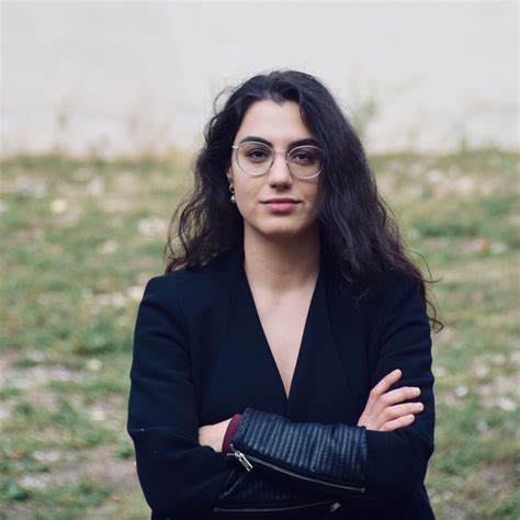 Nadja Riahi Autor Bei Arbeit Wirtschaft