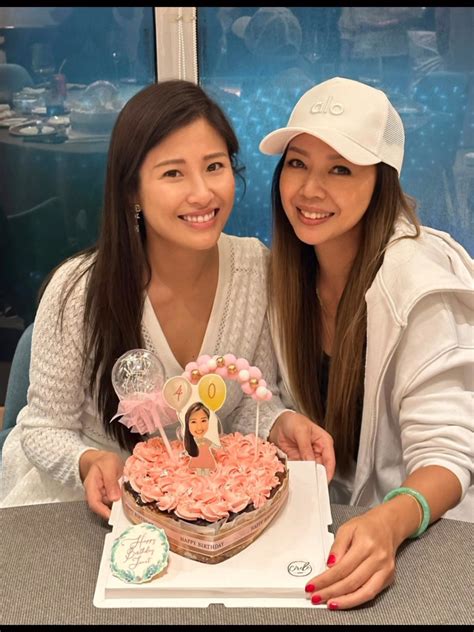 47歲文頌嫻童顏獲激讚！細7年周家蔚輸在一細節 湯盈盈另類合照搶鏡 星島日報