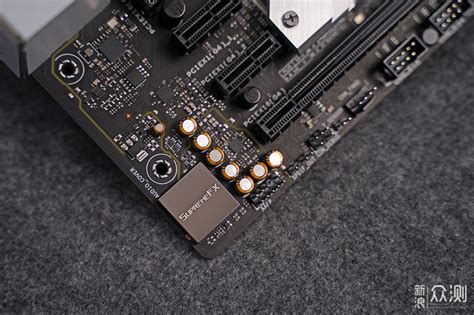 华硕 Rog Strix B760 G Gaming D4 小吹雪开箱原创新浪众测