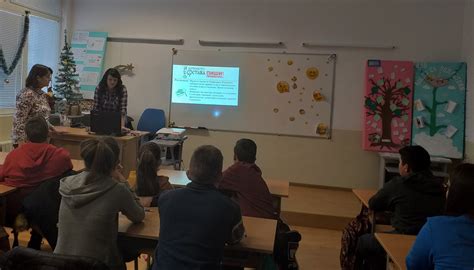 Викторина „Опознай българския език с ученици от 7 и 11 клас се