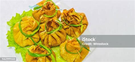 접시에 식욕을 돋우고 맛있는 음식 채워진 팬케이크는 파이 의 형태로 말려 건강한 생활방식에 대한 스톡 사진 및 기타 이미지 건강한 생활방식 건강한 식생활 고기