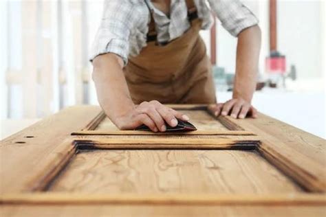 Cara Mengecat Pintu Kayu Cocok Untuk Proyek DIY