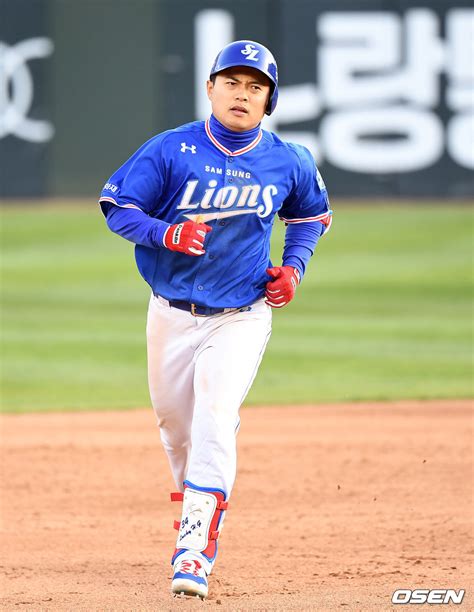 사진 김헌곤 투런포 날리고 위풍당당 베이스 러닝 OSEN