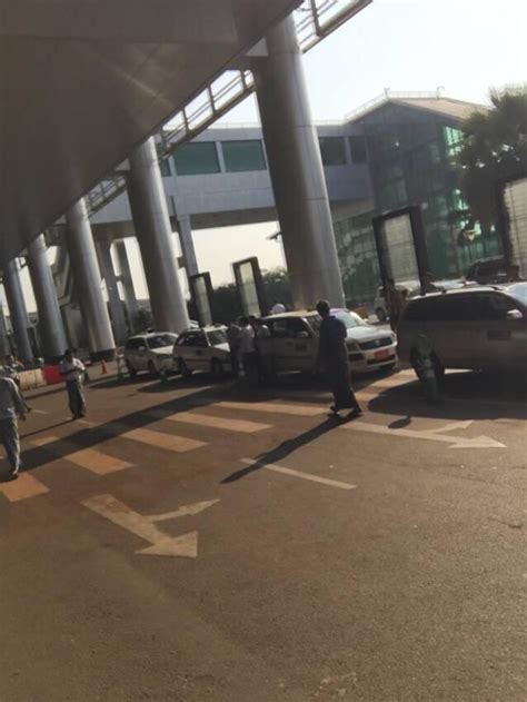 ရန်ကုန် လေဆိပ်တွင် Taxi ဆွဲခွင့်ကို စစ်တပ်က ပိတ်ပင်လိုက်ပြီး စင်ကာပူ