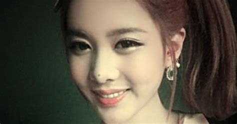 티아라 큐리 어두워도 콧등에 빛나는 점 미인 인증