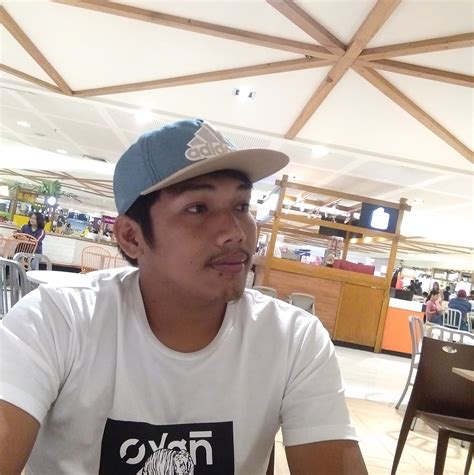 Michael Canillo Ompad