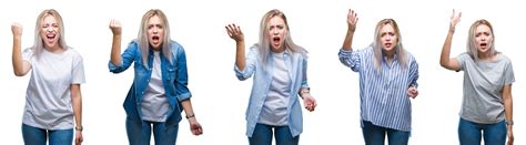 분노와 좌절과 분노와 함께 외치는 동안 분노 주먹 올리는 미친 격리 된 배경 위에 아름 다운 금발의 젊은 여 자가 콜라주 분노와 공격적 개념 감정에 대한 스톡 사진 및 기타