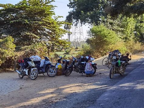 Khit Thit Media On Twitter ဆားလင်းကြီးတွင် စစ်တပ်က ကျေးရွာ ၃ ခုကို မီးရှို့ဖျက်ဆီး၊ ကျေးရွာ ၁၀