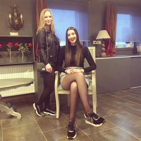 Cousin Left And Sister Right Scrolller