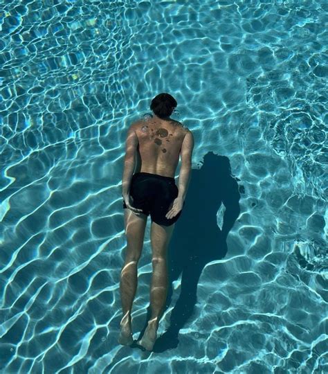 Pin By Teo Arce On Pic Inspo Pool Photography Photography Poses For