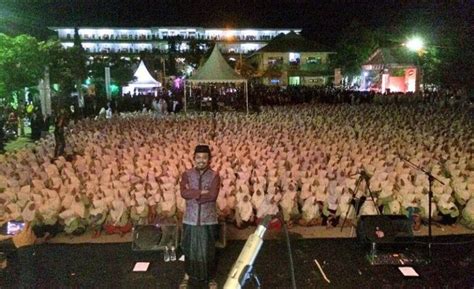 Candra Malik Sosok Karya Dan Kehidupan Sang Begawan