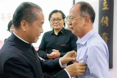 研读大师著作体悟工匠精神吴其萃董事长作读书学习表率 泉州华光职业学院非物质文化遗产研究院