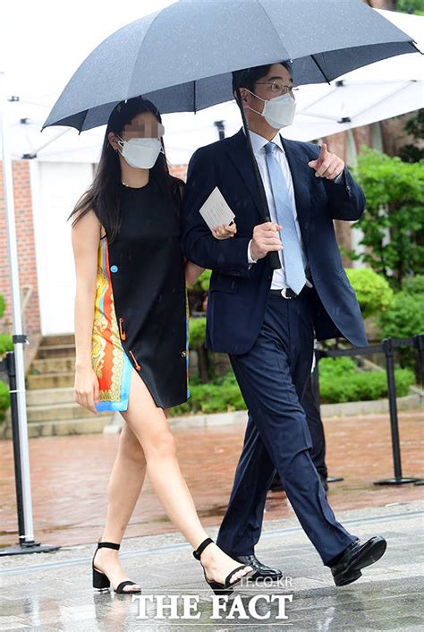 이재용 딸 엄마 임세령과 샤넬 패션쇼 참석 포착 경제 기사 더팩트