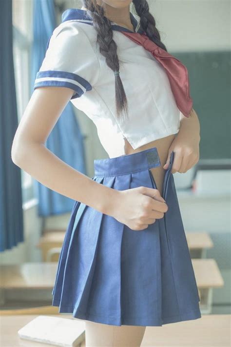 不露脸也有清纯诱惑 脱掉水手服的死库水写真 新浪图片