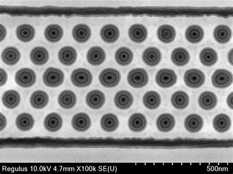 High Resolution Imaging Of Plane Surface Of A D NAND Flash Memory With The Regulus FE SEM