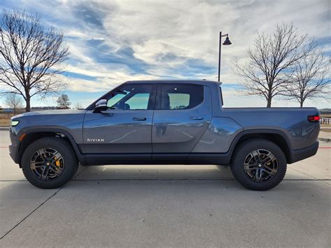 Texas 2022 Rivian R1t Launch Edition 68k Obo Grey Ext Green Int