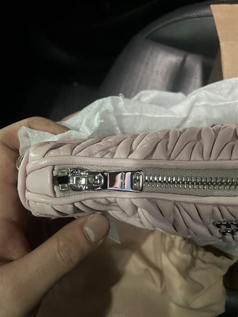 미우미우 Miu Miu 가방 핸드백 미우미우 가방 정품구별 해주실수 있나요한번만 부탁드립니당… 필웨이 Feelway