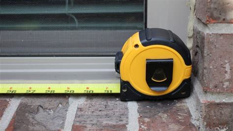 How To Use A Tape Measure The Right Way The Geek Pub