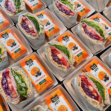 합천 카페 카페온 중학교 간식으로 주문해주신 반반 샌드위치 30세트 구성으로 신선한 재료를 듬뿍 담아 만들어드렸어요 단체주문은 3일 전까지 연락부탁드립니다