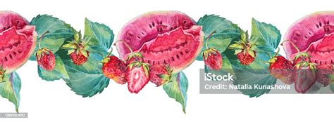 흰색 배경에 녹색 잎과 원활한 국경 여름 수채화 슬라이스 수박과 딸기 손으로 그린 달콤한 딸기 음식 은 주방을 위한 음식입니다 메뉴에 대한 레드 과일 디저트 요리책 예술