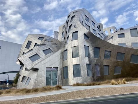 An Oddly Shaped Structure In Las Vegas Nv Thats Actually A Clinic For Brain Health R