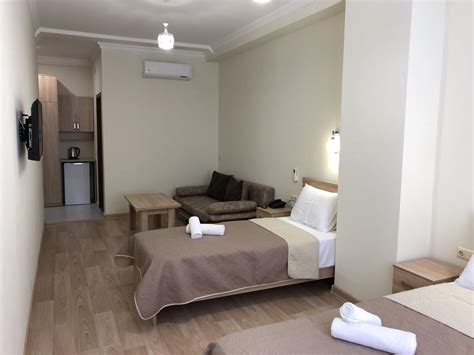 გაუმჯობესებული საოჯახო ნომერი დიდი და პატარა საწოლი დივანი სასტუმრო ბელუგო