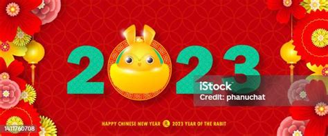 2023 년 해피 중국 새해 인사말 카드 귀여운 작은 토끼배너 디자인 토끼 조디악 만화 종이 컷 스타일 고립 된 벡터 일러스트 번역 해피 중국어 새해 Blessing에 대한