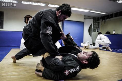 Heres An Easy Way To Pass De La Riva Guard In Brazilian Jiu Jitsu