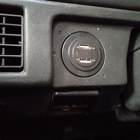 Удобная Usb розетка для Москвича — Москвич 2141 1 5 л 1991 года электроника Drive2