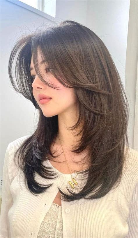 7 Short Layered Haircuts For A Youthful Appearance 12 Medium Length