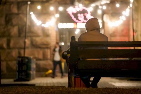 У Києві заборонили підсвічувати ззовні вивіски на будинках Читайте на Ukr Net