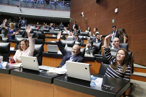 Senadores Del Pan Durante Los Trabajos De La Sesión Ordinaria Pan
