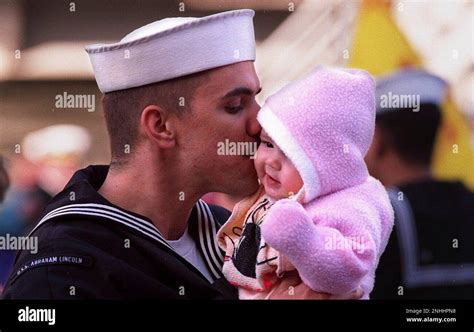 Chronicle 122193 Paul Evdosuk Kisses His Daughter Megan Michael Macorsan Francisco