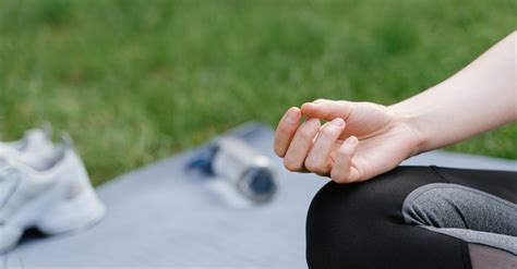 개인적인 시간 건강 건강한 생활 고독 고요한 고요함 균형 내면의 평화 내성 라이프스타일 마음가짐 마음챙김 호흡 명상 명상 자세 명상하는 몸과 마음