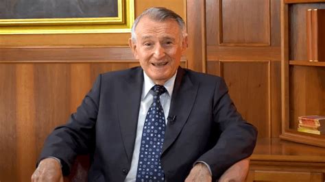 Ce Alimente Consumă Medicul Virgil Stroescu La 77 De Ani Obiceiul De La Care Nu Se Abate