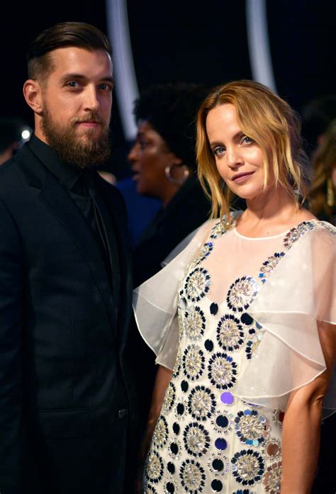 Mena Suvari Confirms She Secretly Married Michael Hope Us Weekly