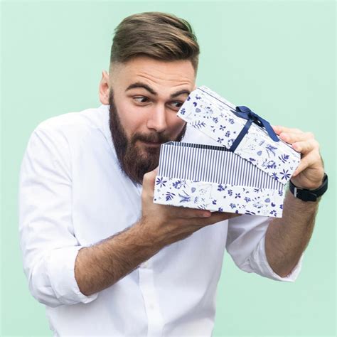 Подарок мужчине на день рождения — что подарить взрослому малознакомому пожилому мужчине на ДР