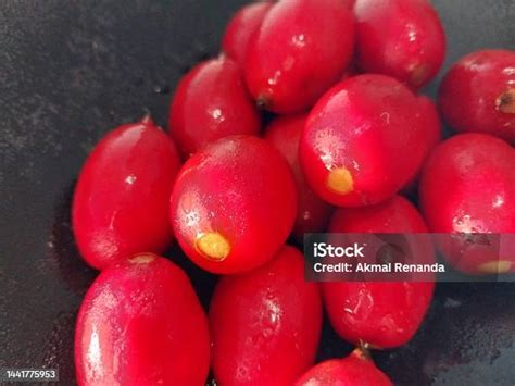 La Fruta Producida Por Un Tipo De Palma Que Se Encuentra En Los Parques De La Ciudad Foto De