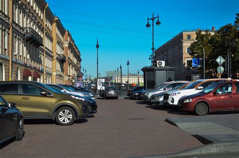 В ГАИ рассказали как поступить если водитель повредил припаркованную во дворе машину