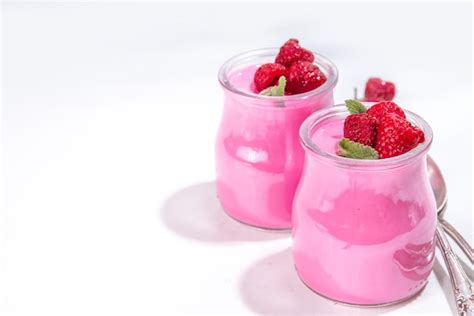 Premium Photo Raspberry Panna Cotta Dessert With Fresh Raspberries