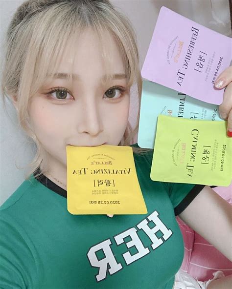 Gini S2에 있는 ฟอสเตอร์ ฯ 님의 핀 얼짱 모델 여성