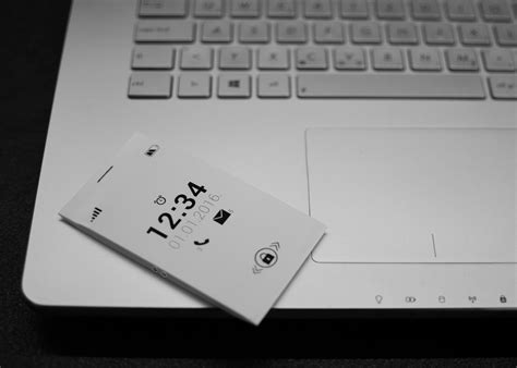 Badass E Ink O Phone By Alter Ego Architects Eschews Apps